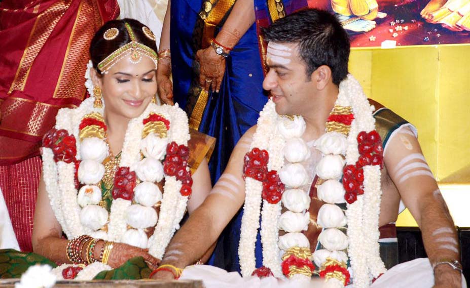 Soundarya Rajinikanth Wedding Photos - wedding flowers 2013