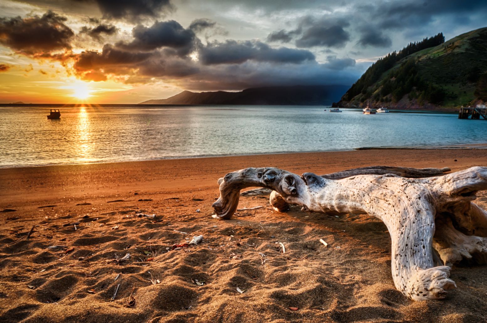 Adventuring New Zealand: A beautiful sunrise