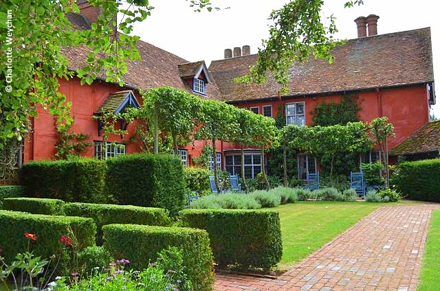 Garden rooms, old-fashioned roses and fine wine at Wyken Hall in Suffolk
