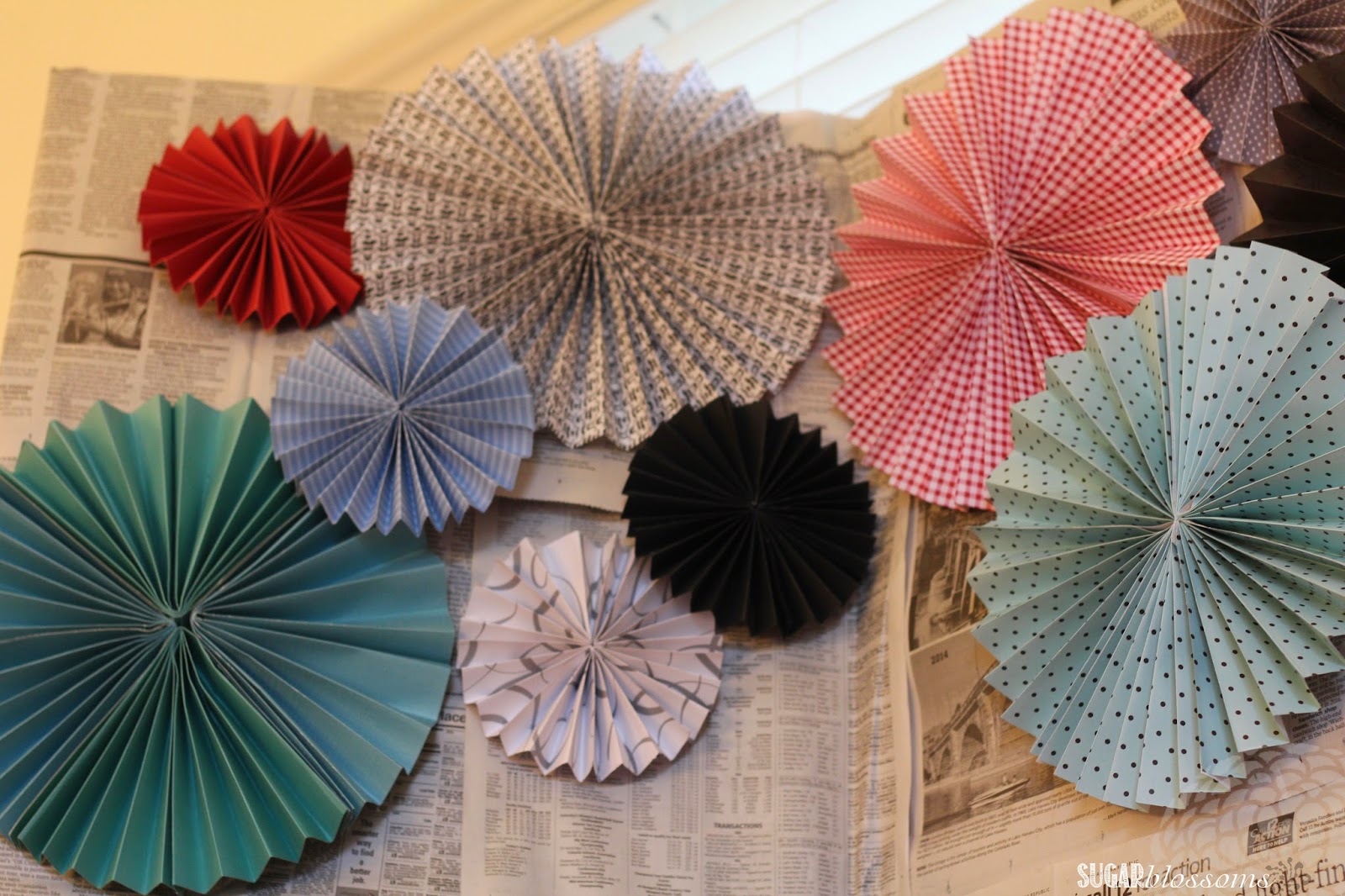 Sweet Sugar Blossoms: DIY: Paper Fans