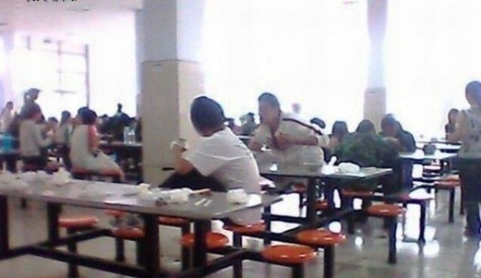 How Chinese Students Eat Their Lunch - Have A Fun Here