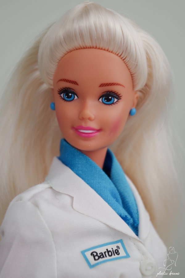 Plastic Dreams :: Barbie et miniatures: Dentist Barbie Doll