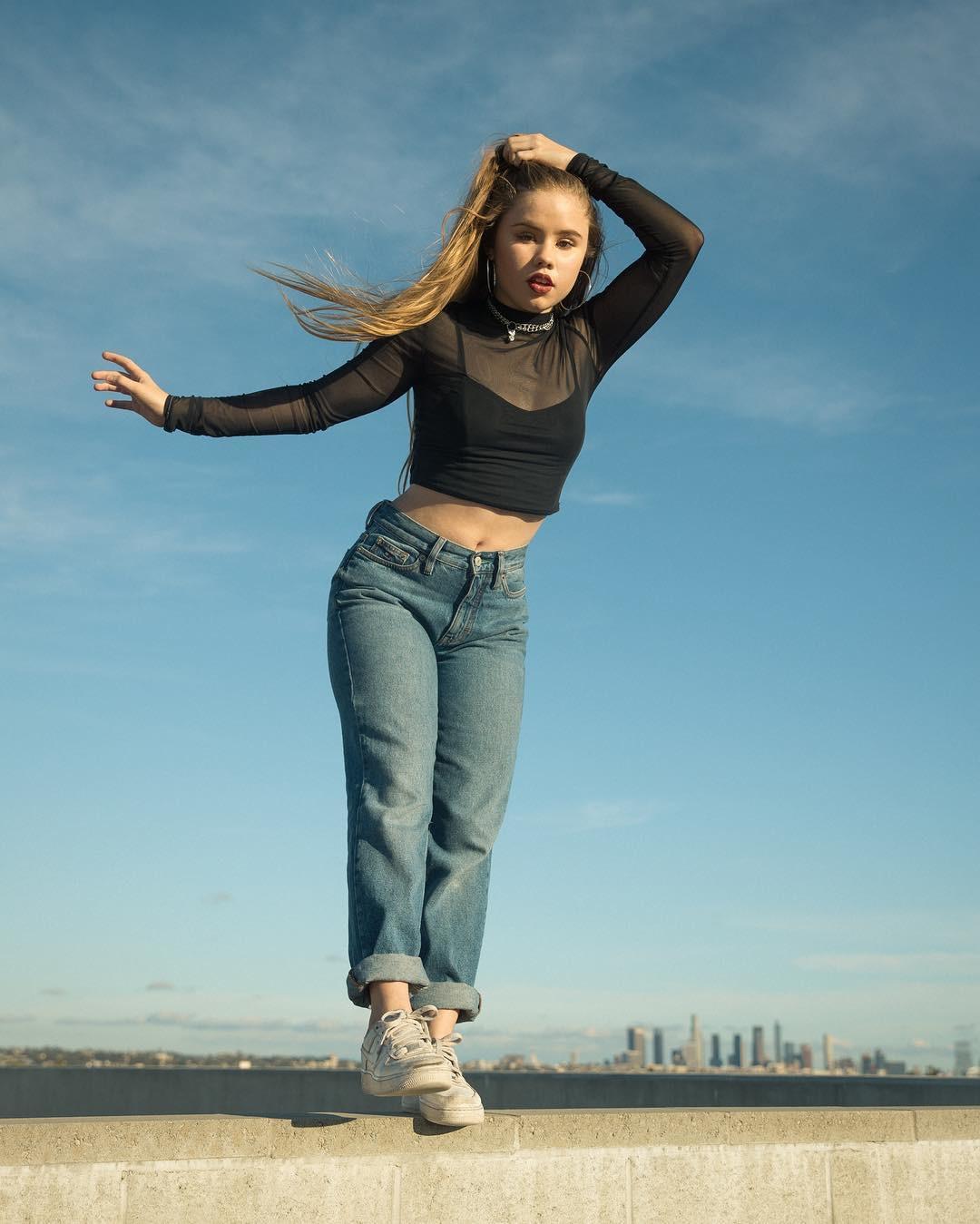 Starlet Arcade: Lexee Smith