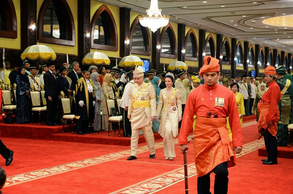 7 Gambar Istiadat Diraja Pertabalan Sultan Perak