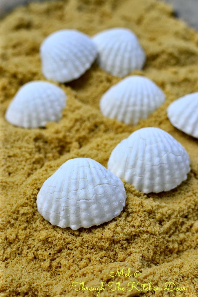 Through The Kitchen Door: Kuih Bangkit (Tapioca Cookies)