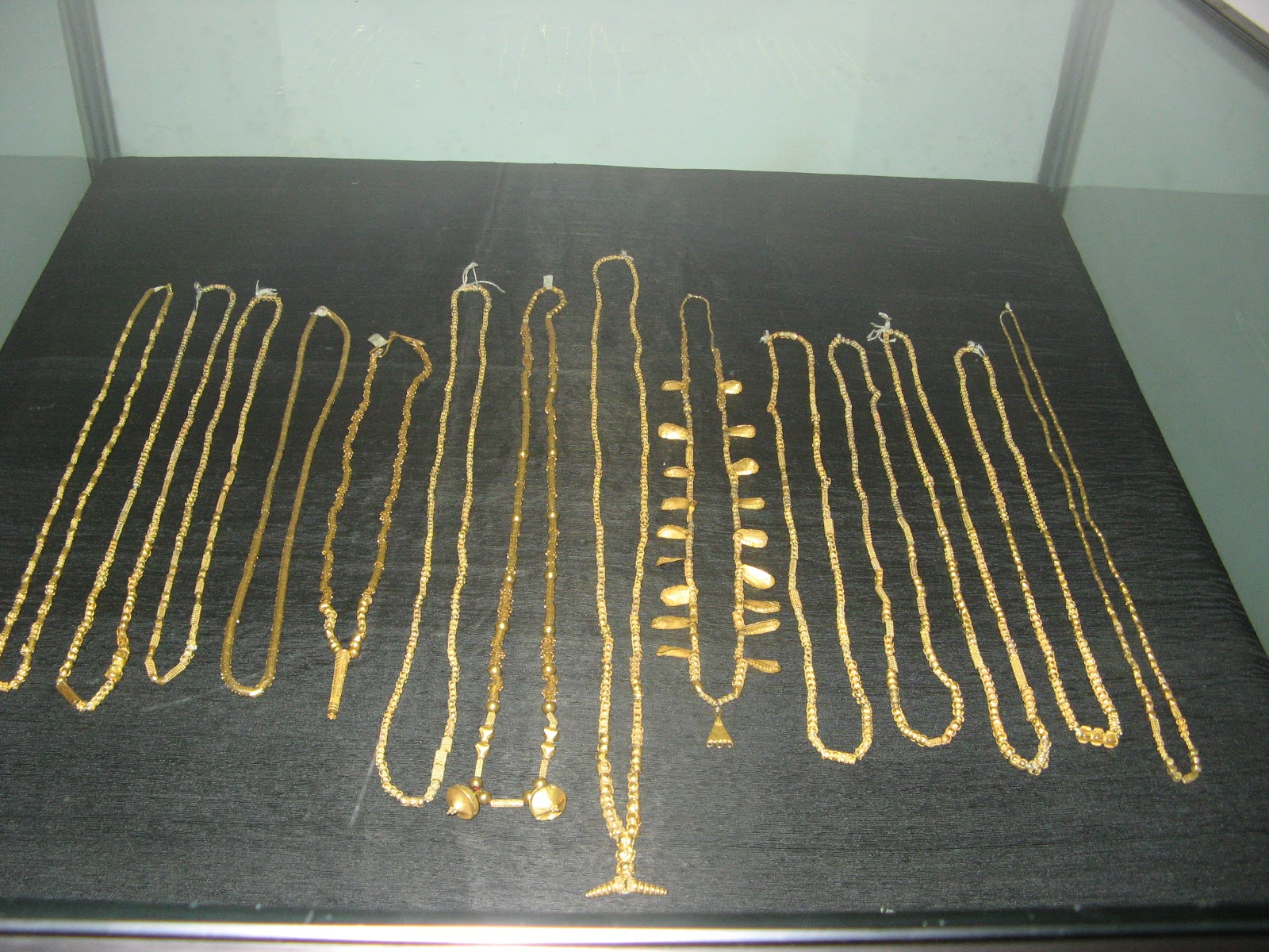 TRAVELS (and more) WITH CECILIA BRAINARD: PRE-COLONIAL GOLD IN CEBU, by ...