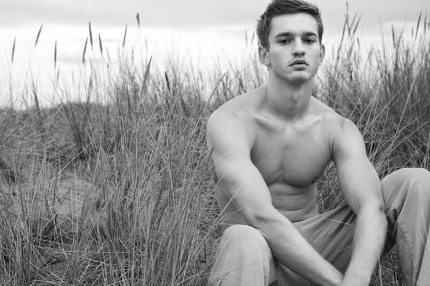 Red Mug, Blue Linen : Saturday commute xxxiv: Thomas Isermann in the dunes