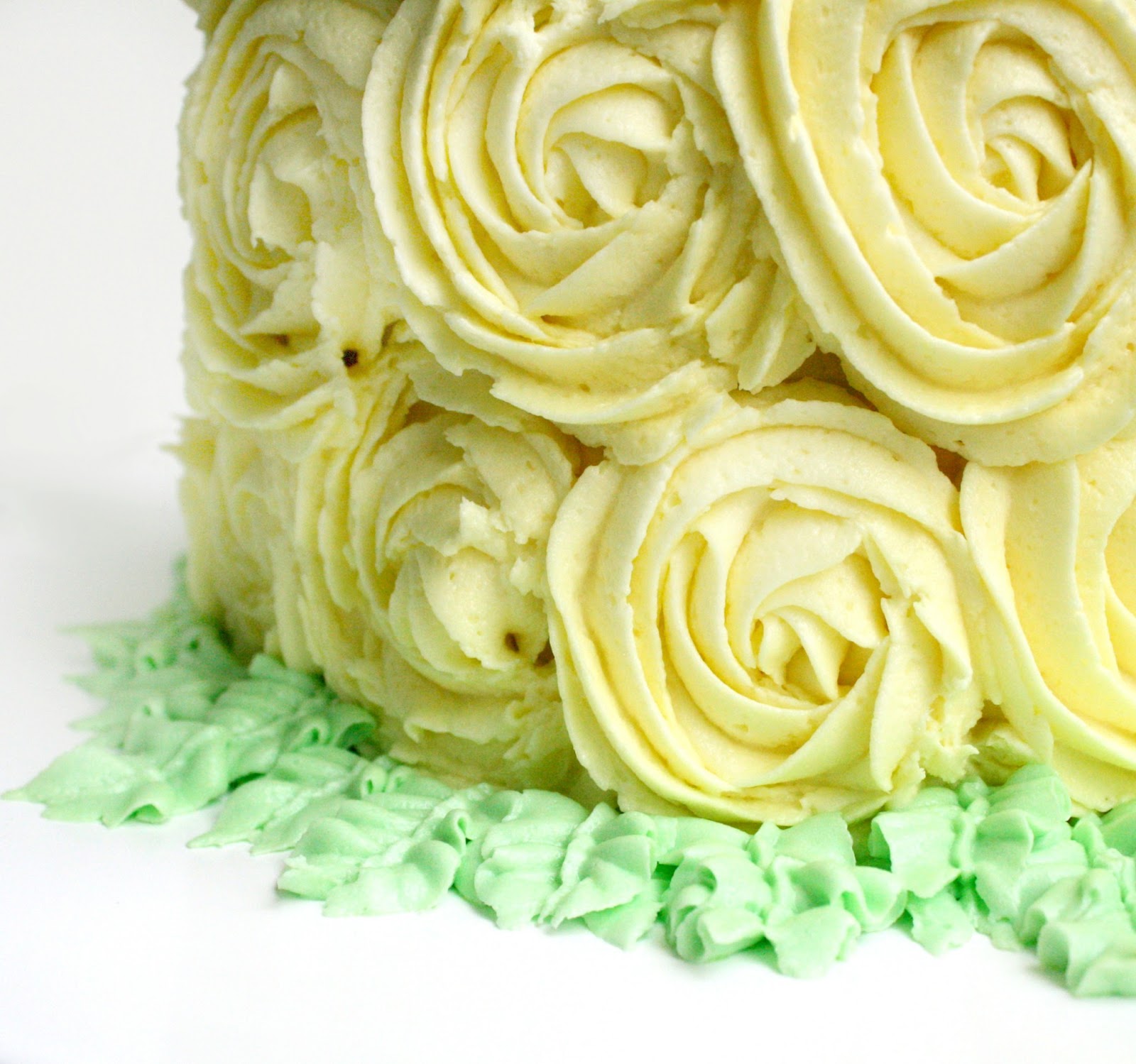 A Song of Spice and Fire: How to Make Buttercream Frosting Roses Tutorial