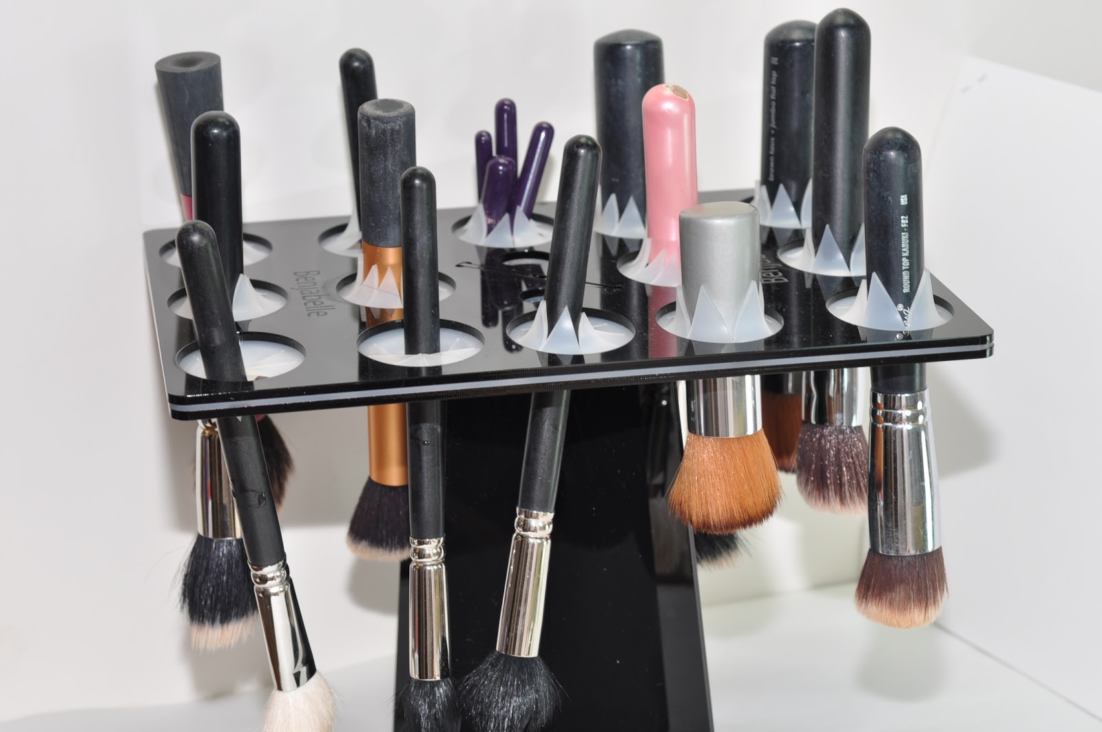 Benjabelle Makeup Brush Tree Review - The Shades Of U
