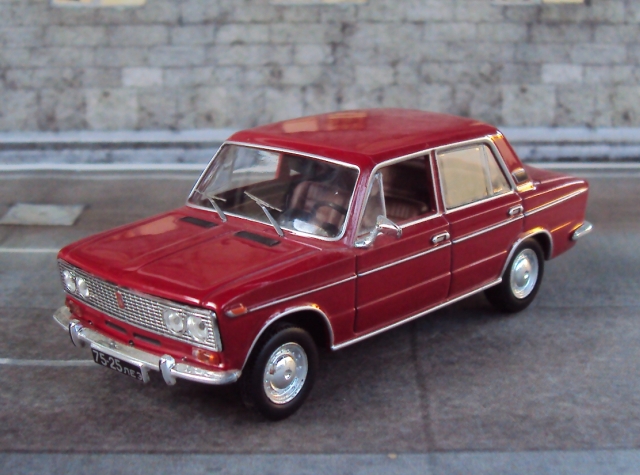 CRUISER - Clásicos en escala 1/43 (1:43 Classics): LADA VAZ 2103 (1972)