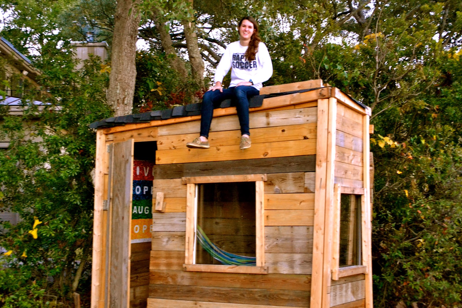 Relaxshacks.com: Girl Power! The cool fort/shack/tiny house of Tyler ...