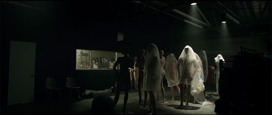 MOVIE REVIEW: LIGHTS OUT (2016) ~ GOLLUMPUS