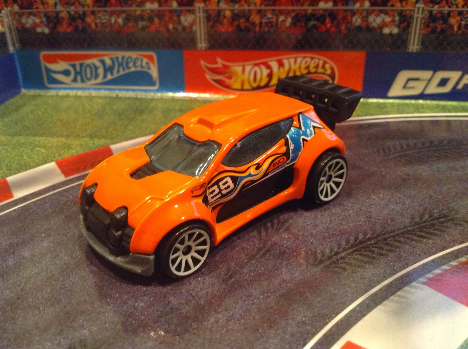 JULIAN'S HOT WHEELS BLOG: Formul8r & Fast 4WD