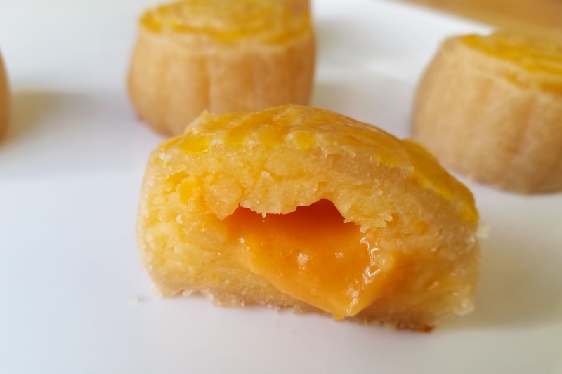 YangYang Cooking: Translucent Salted Egg Custard Moon Cake (通透奶黄流心月饼)