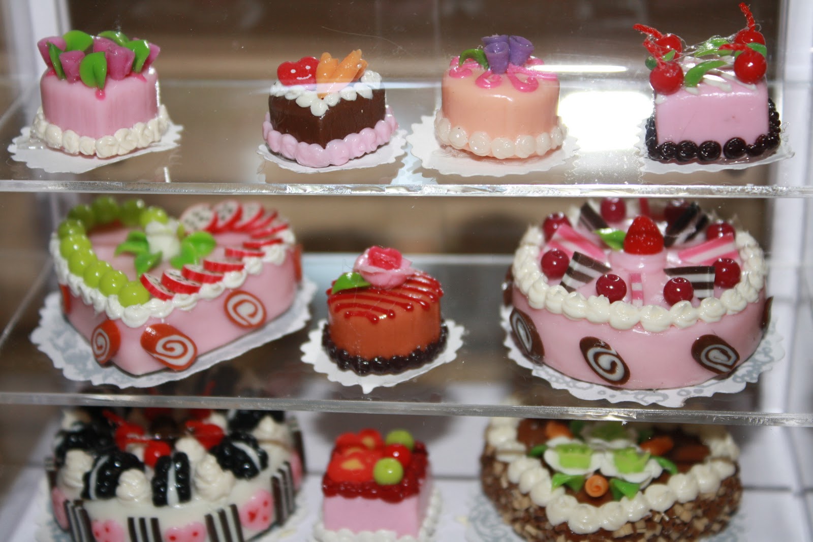 cakes.chantek: Introducing the latest gadget - mini toppers for ...