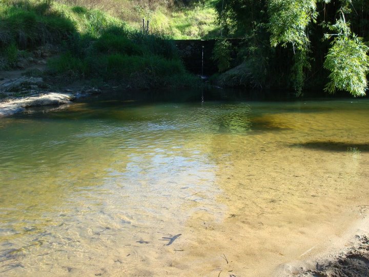 PONTO COMERCIAL OU PARTICULAR FUNDOS COM O RIO PIRACUAMA EM ...