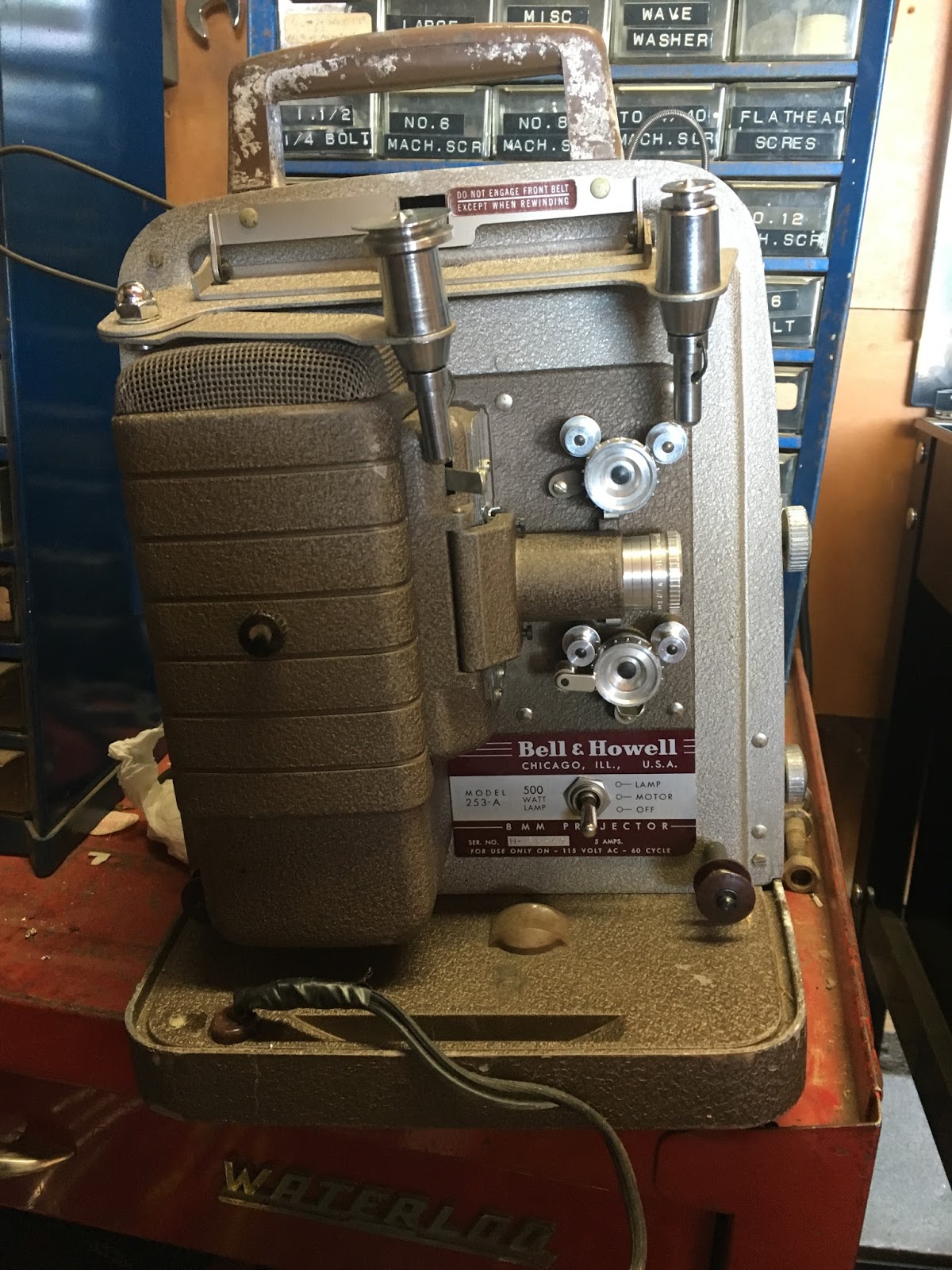 Colecciones: Proyector Bell & Howell Model 253-A