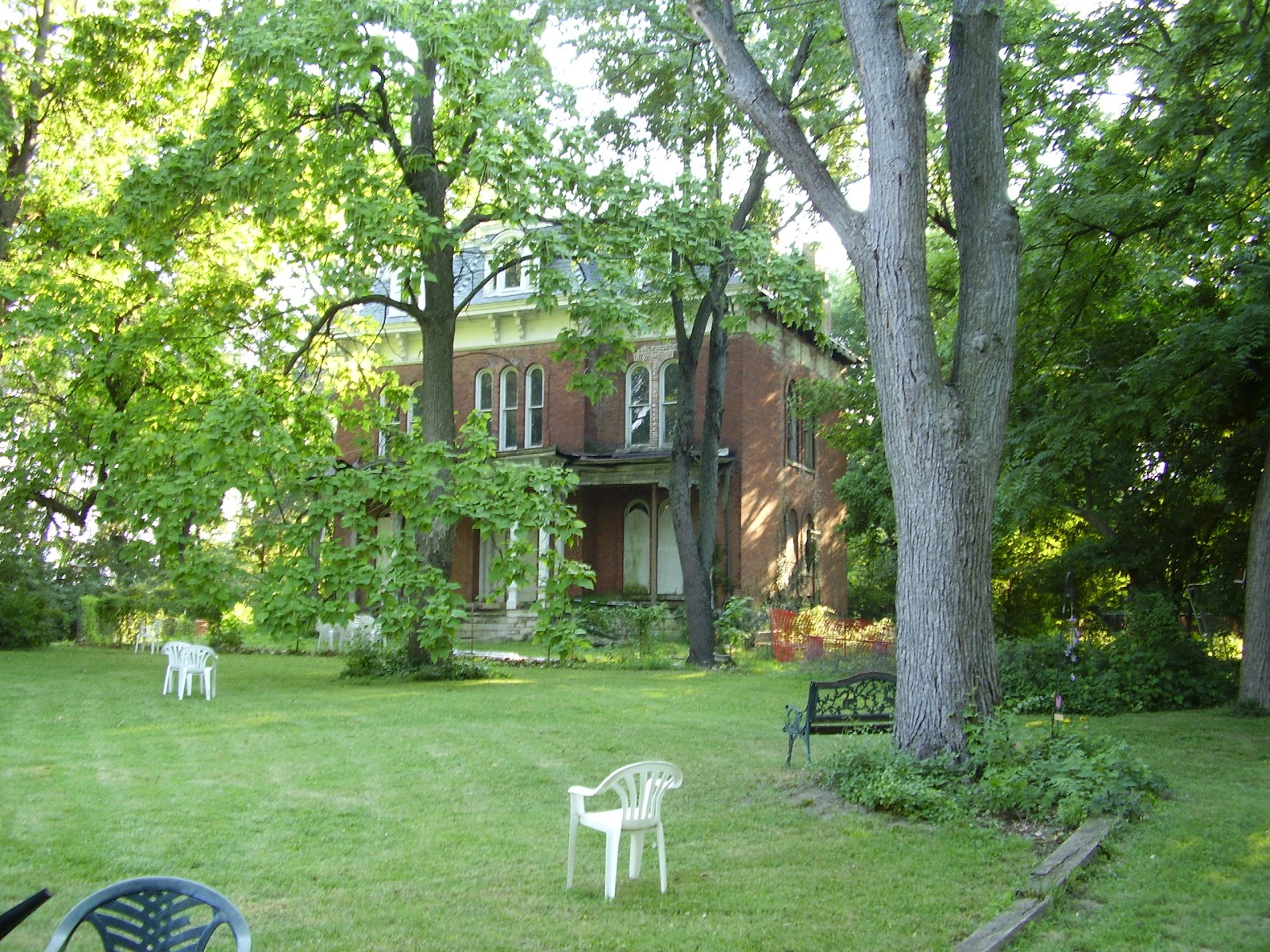 Becky Vickersbecks Everyday Ghost Huntersgoatmans Bridge Ghost Tours Mcpike Mansion