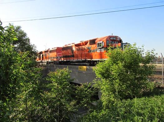 Eddie's Rail Fan Page: Heavy switching activity around sunset at the ...
