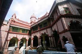 The Travelogged: Red Masjid- All Jamiul Alfar Masjid