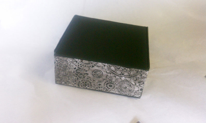 starrgazer creates: Embossed Metal Box Tutorial