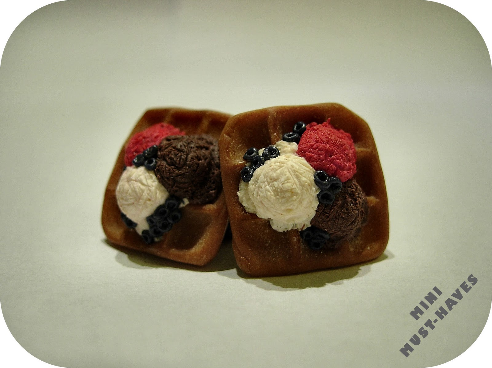 MINI MUST - HAVES: KONKURS !!! / A WAFFLE CONTEST