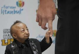 Bisarbeat: World Tallest Man meets World Smallest man