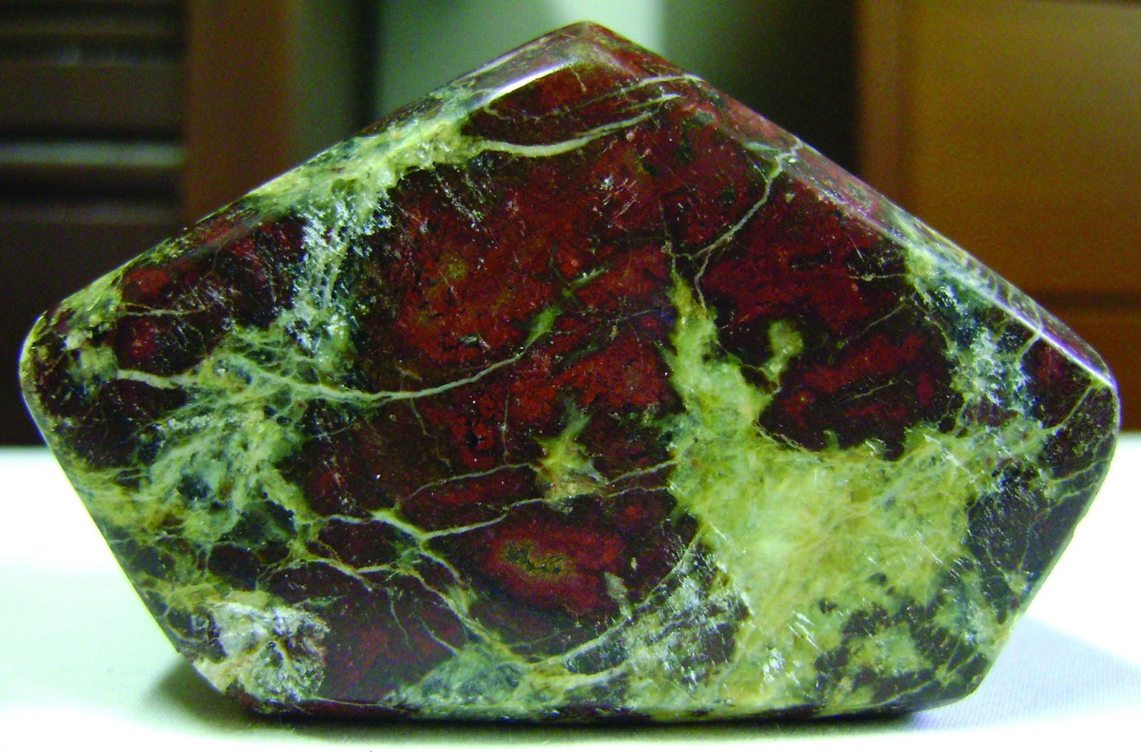 GEMAS DO BRASIL: SERPENTINITA