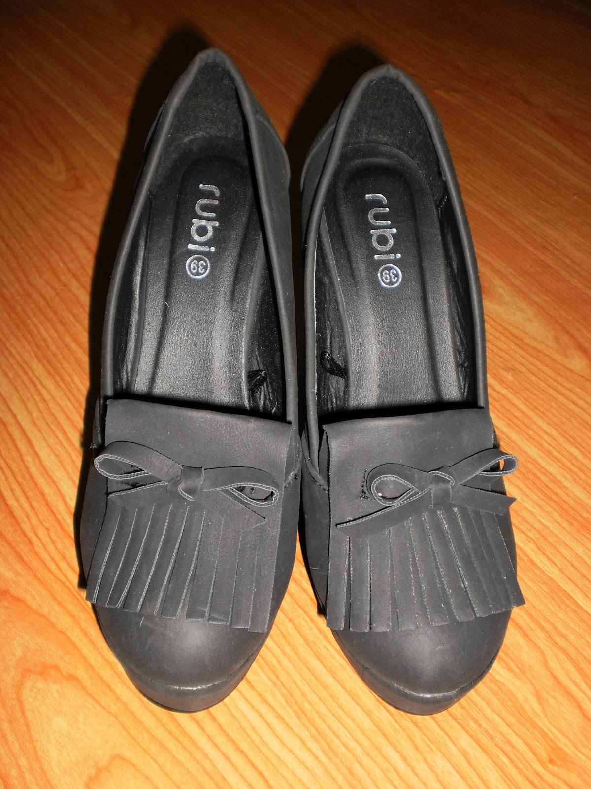 WeLcOmE..!!: Pre-LoVed ShOes..!!
