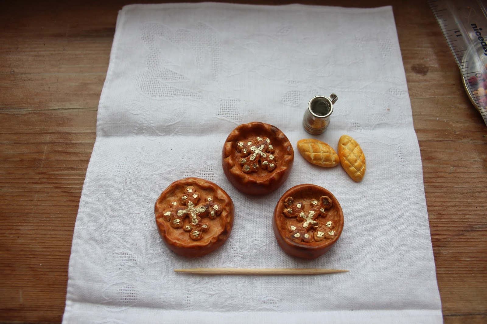 Medieval Morsels: Great British Pastry baking - at 12th scale of course!