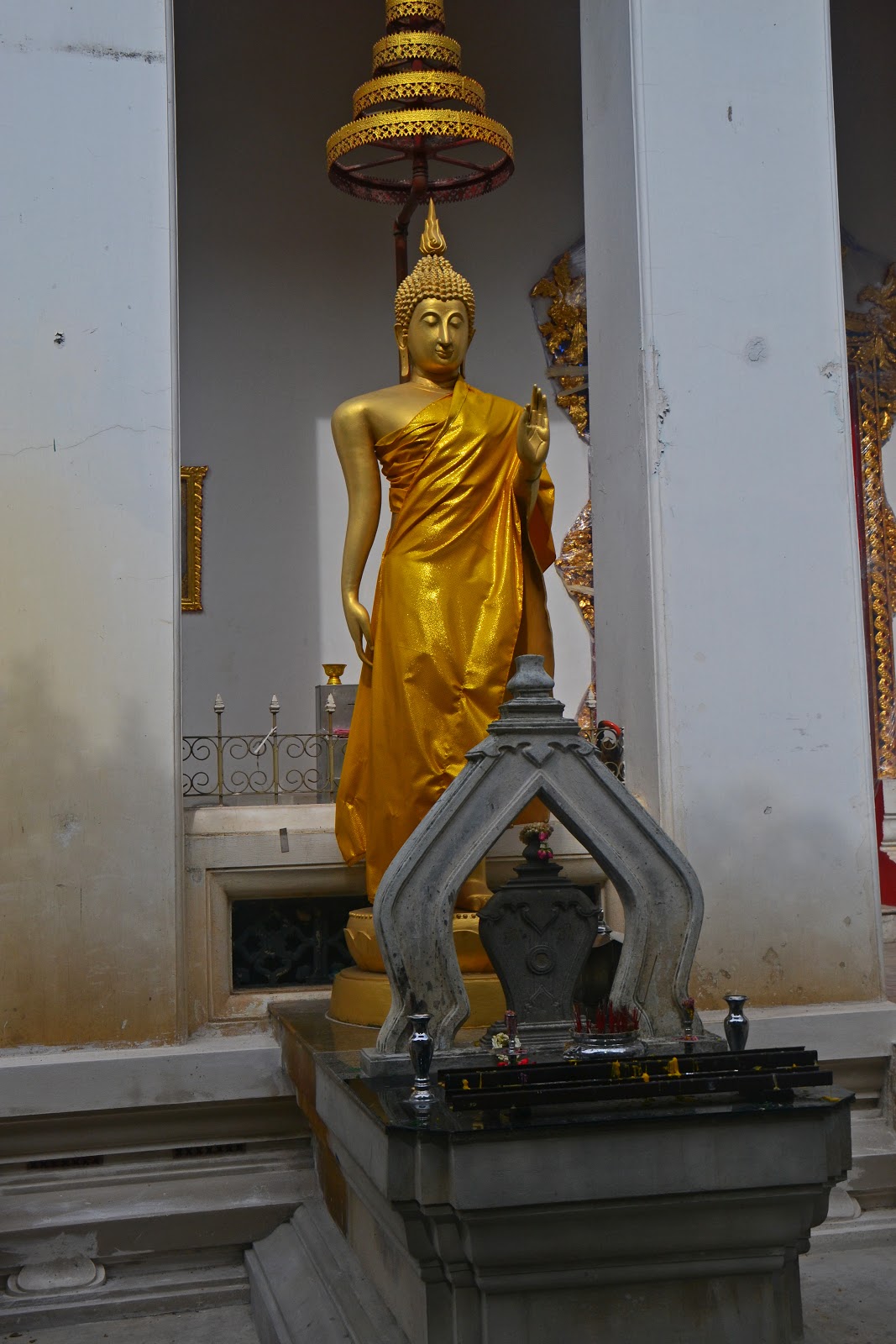 Tales and Travels from the Huntley Home: Thailand: River Boat and Shopping