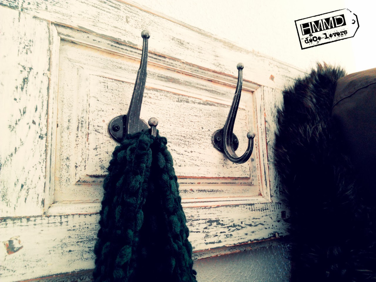 HandMadeManiaDecor: Perchero vintage con una vieja ventana decapada ...