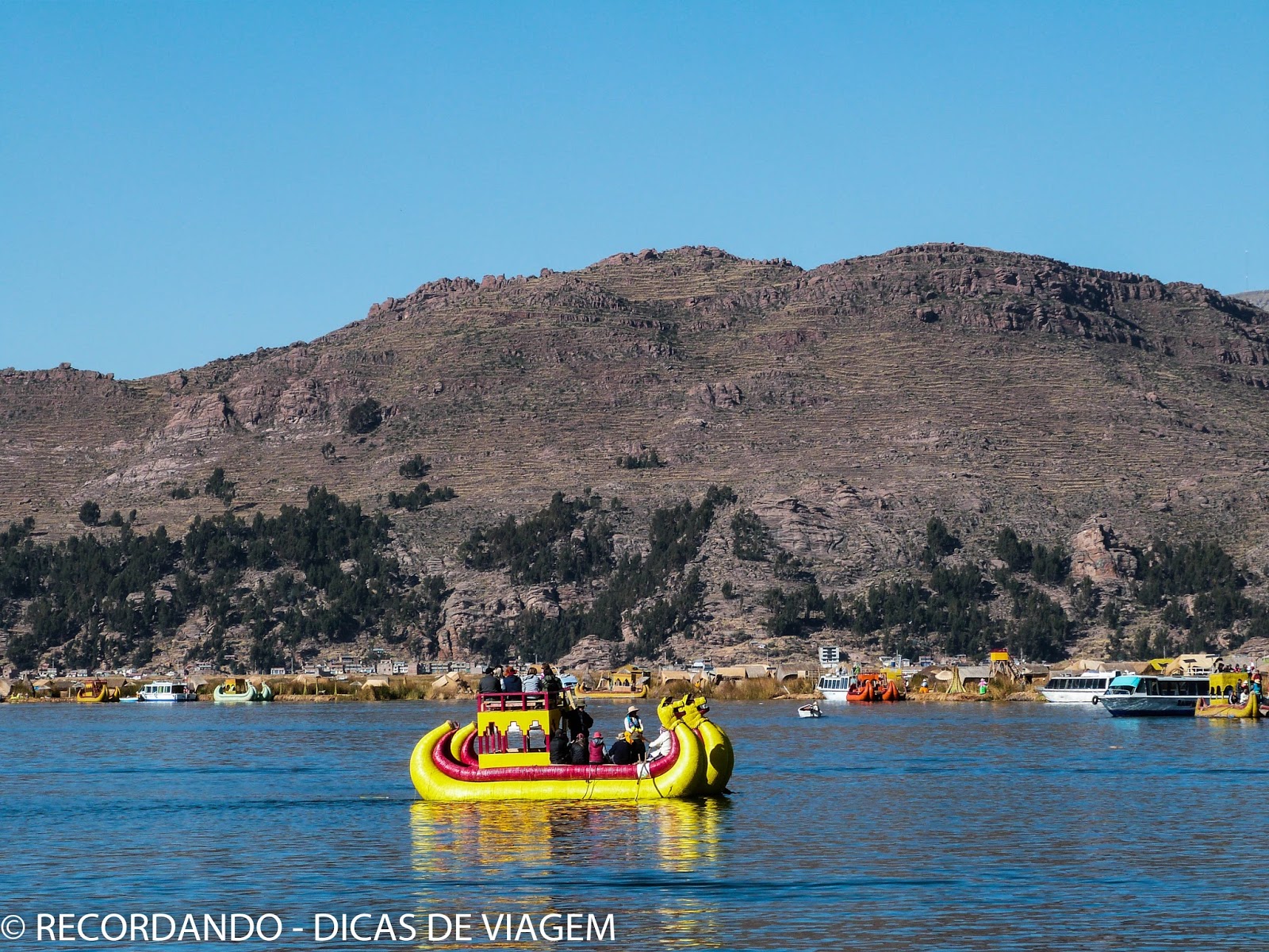 AS ILHAS FLUTUANTES UROS DO LAGO TITICACA, PERU