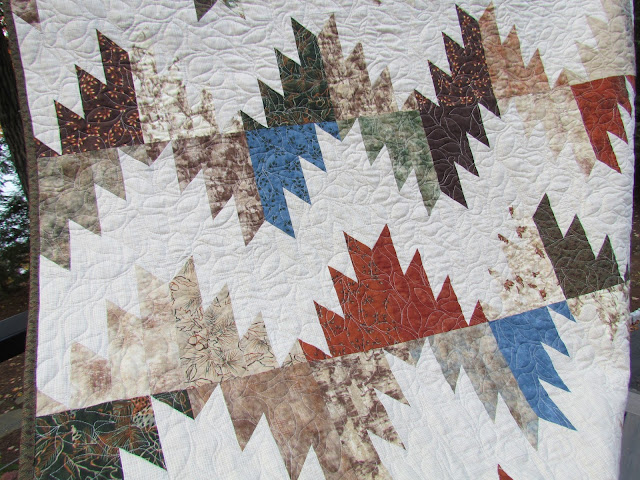 KayakQuilting: Finished - Delectable Mountain Quilt