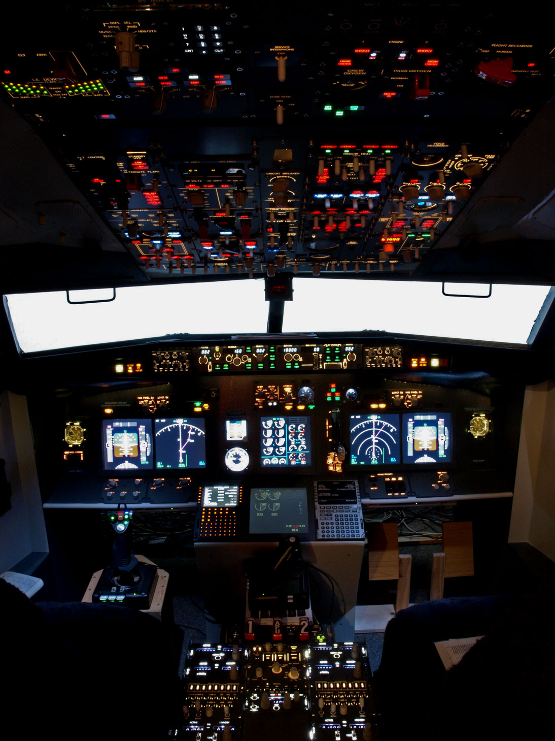Boeing 737 Homecockpit: Pedestal und Overhead