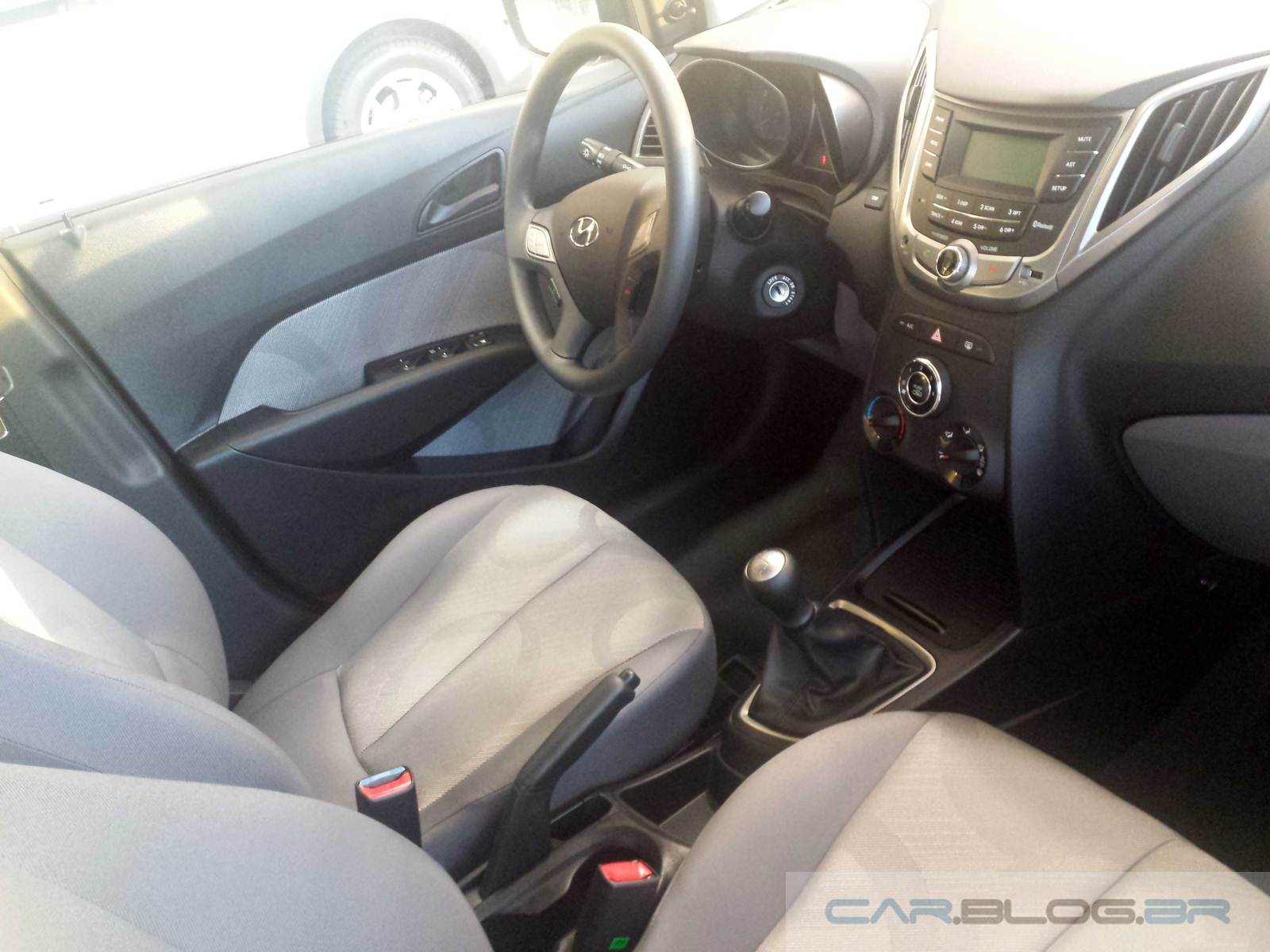 Hyundai HB20S adota interior cinza em todas as versões