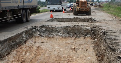 Proyek Perbaikan Jalan Provinsi Banten Terhenti | Media Poject