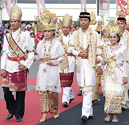 Tradisi Prosesi Upacara Pernikahan ( perkawinan ) Adat Pepadun Lampung ...