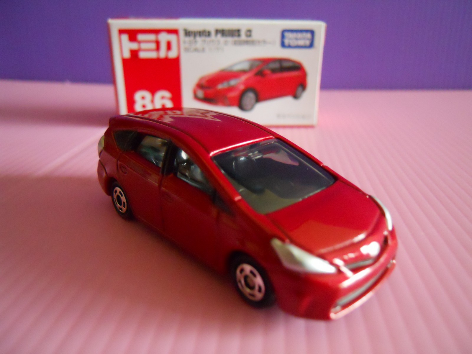 Dexters Diecasts (DexDC): Tomica #86 ~ Toyota Prius alpha (red)