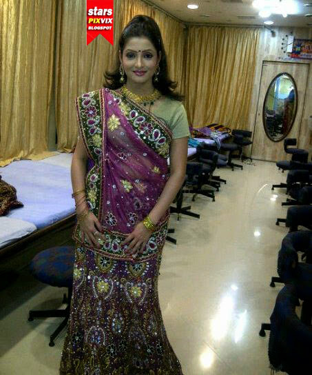 Nisha Parulekar Stunning in Saree | Cute Marathi actresses, bollywood ...