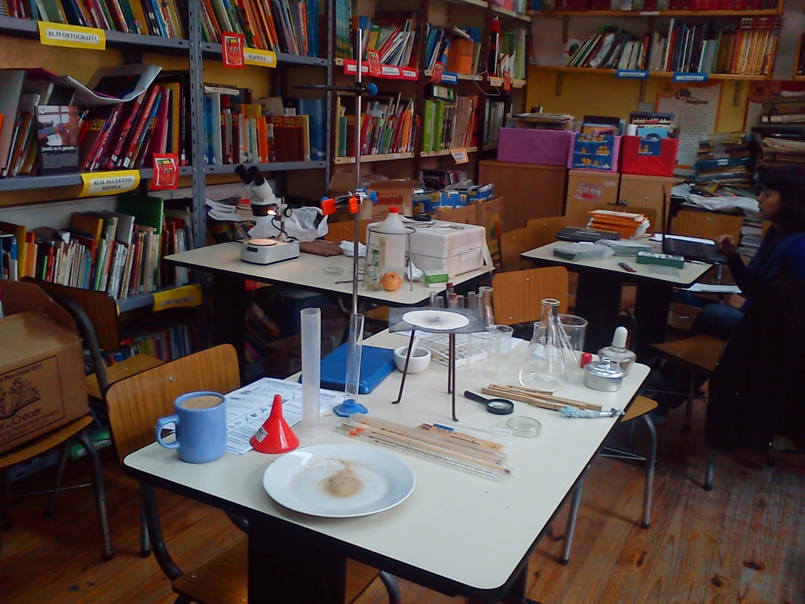 Biblioteca Luis Iglesias: Laboratorio Escolar