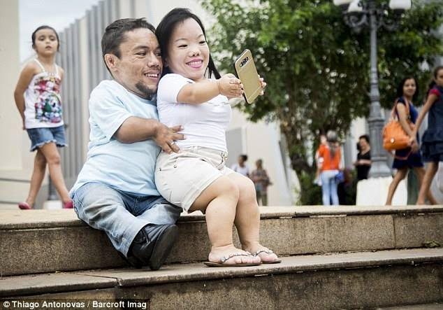 Size doesn't matter when it comes to love: Meet the world's shortest ...