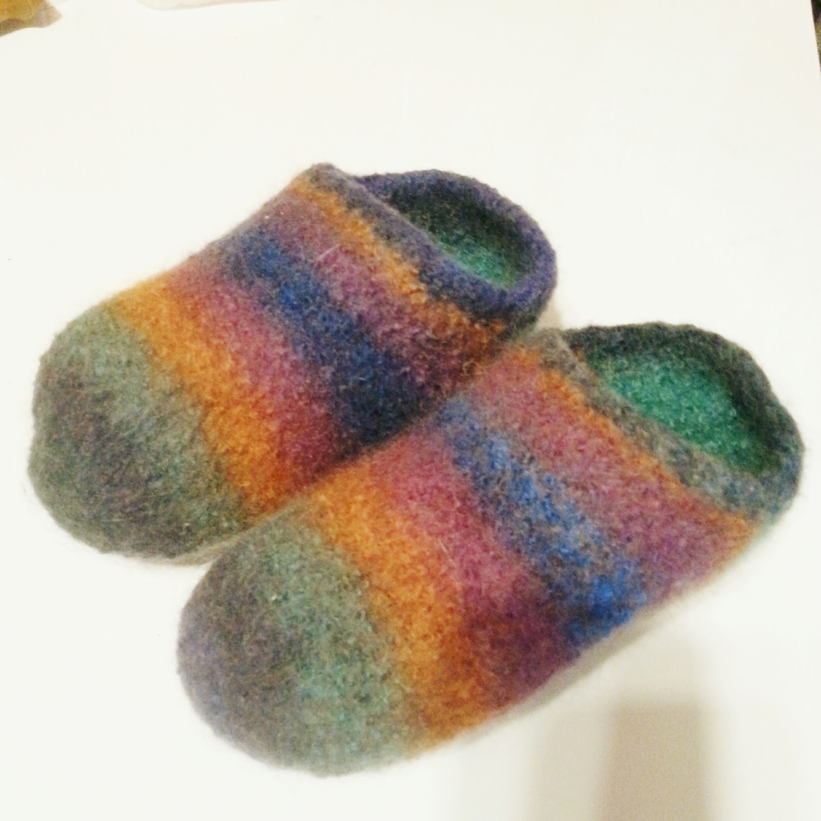 Huovutetut tossut ohjeen kera