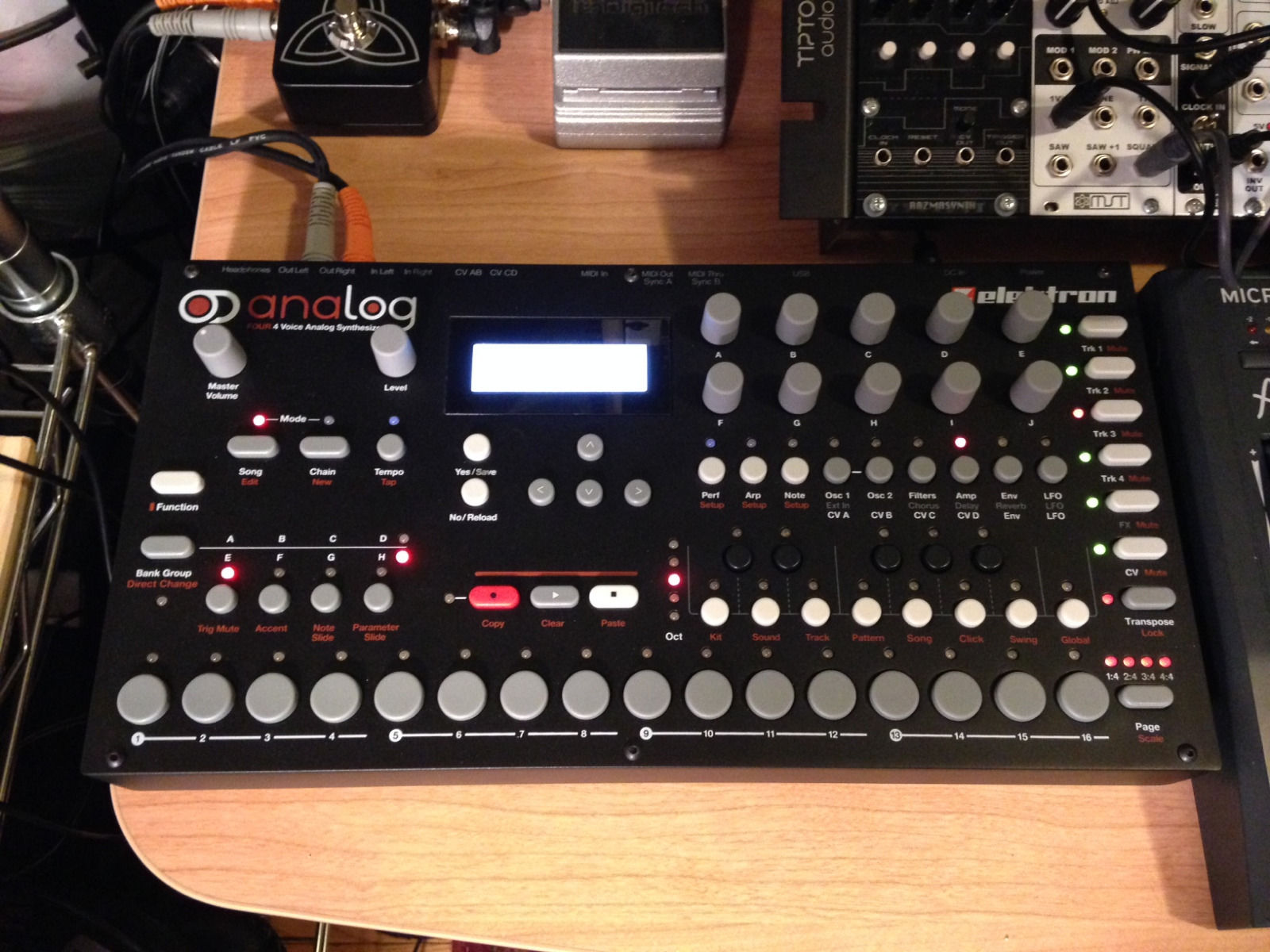 MATRIXSYNTH: Elektron Analog Four 4-voice Analog Synthesizer with Sequencer