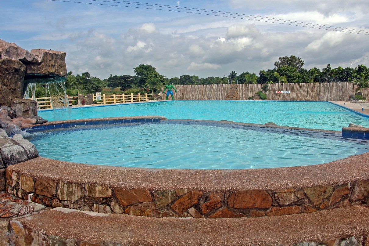 the viewing deck: Family Day Swimming in Bulacan's Big Rock Resort