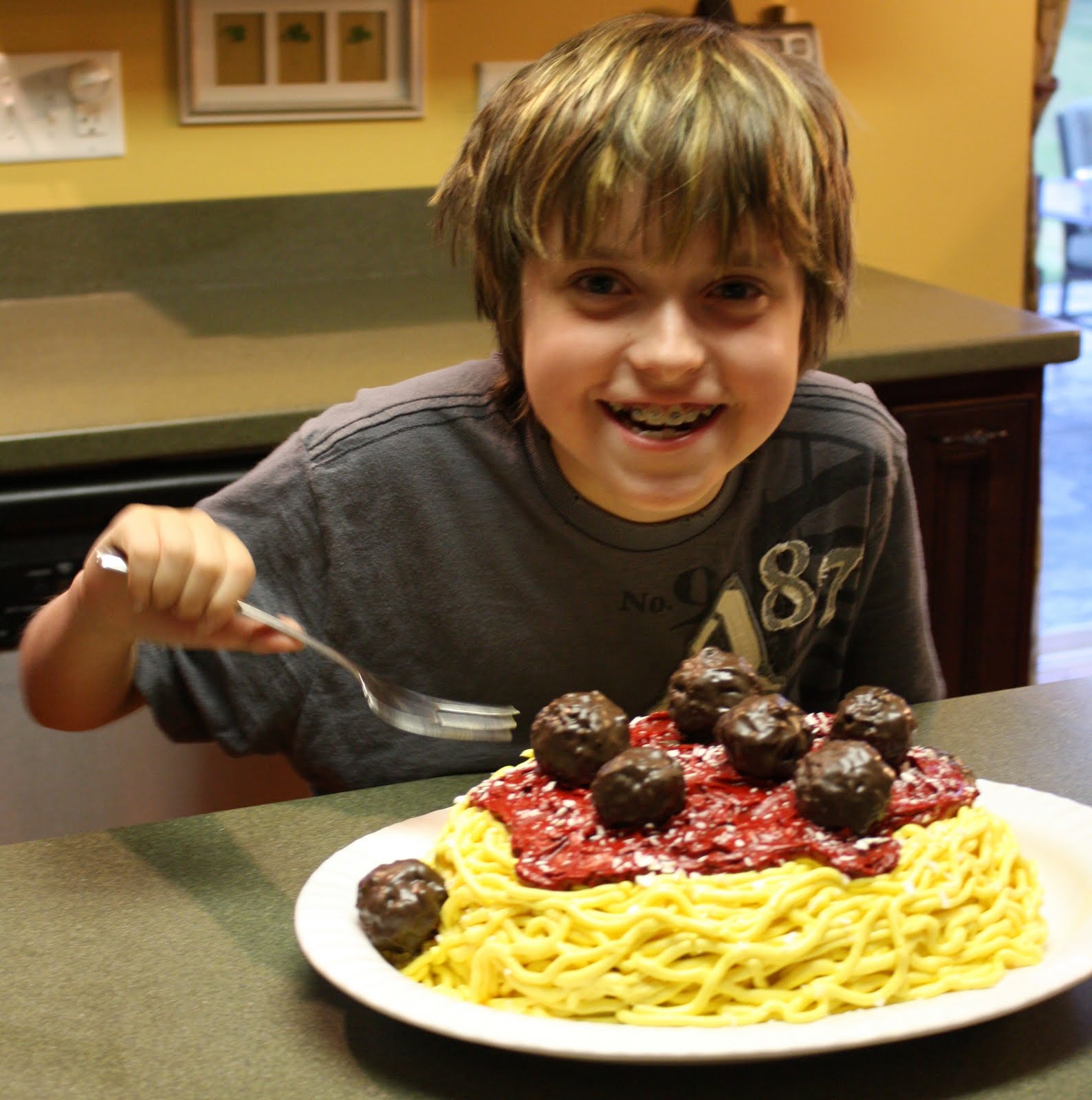 Claudine: Spaghetti and Meatball Cake