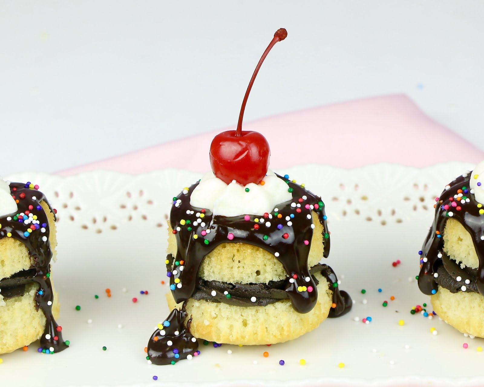 {VIDEO} Mini Layer Cake Cupcakes - The Lindsay Ann