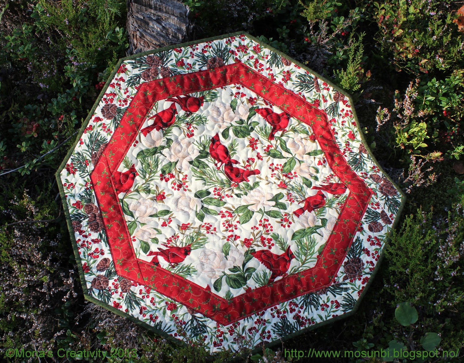 Mona's Creativity: Christmas Quick and Easy Table Topper