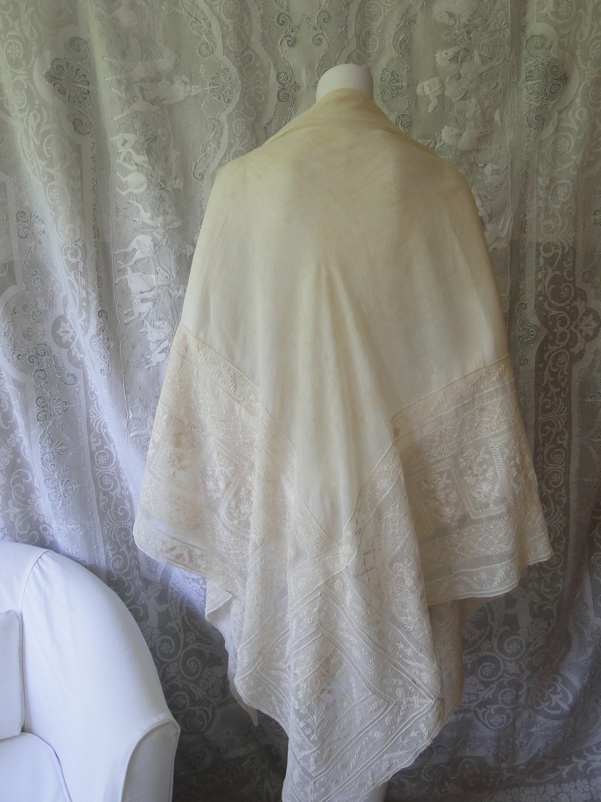 Buyer & Seller of Antique Lace, Fine Linens, Vintage Clothing, Haute ...
