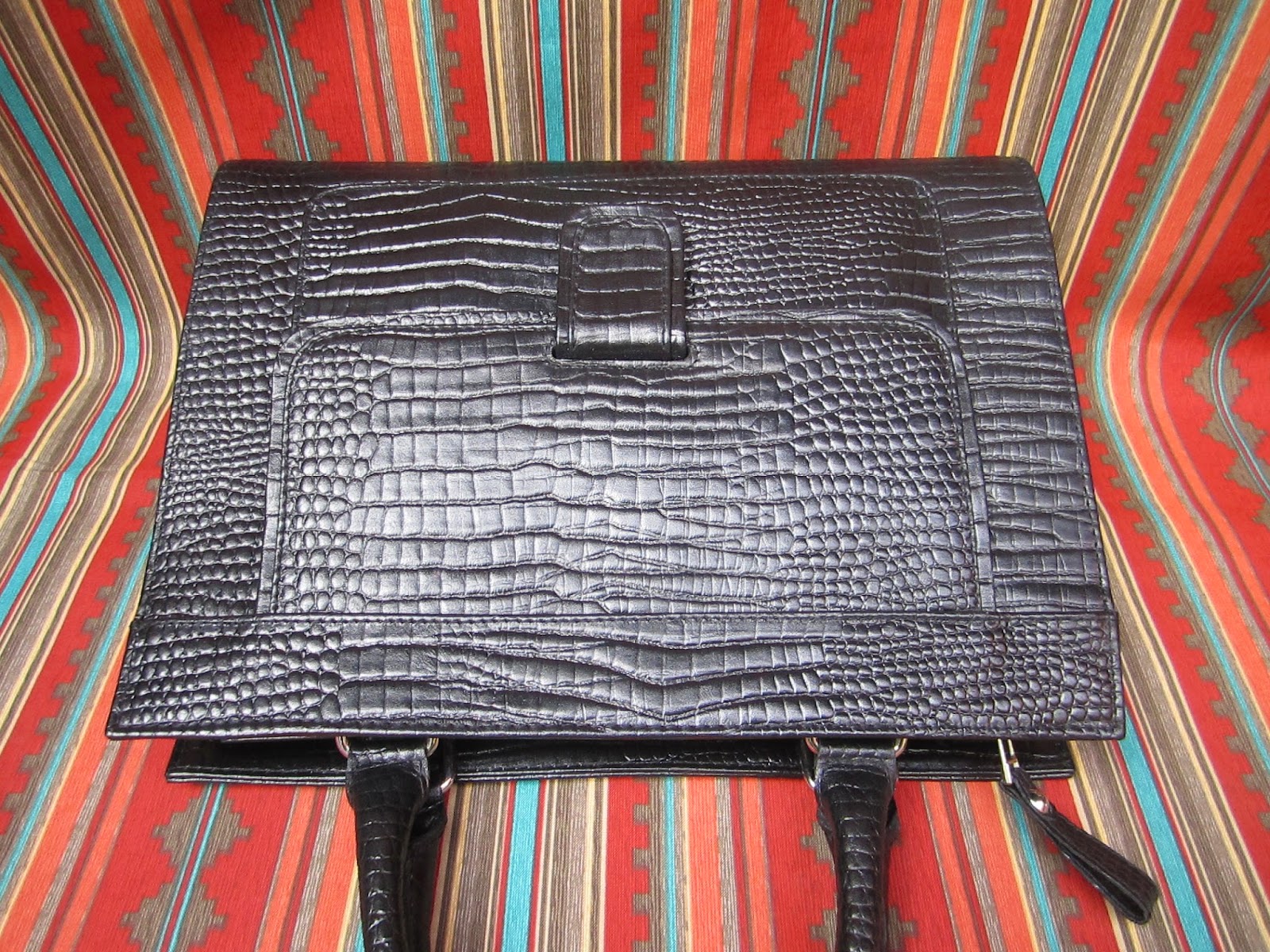 brandylovesvintage: vedasto: black croc embossed satchel
